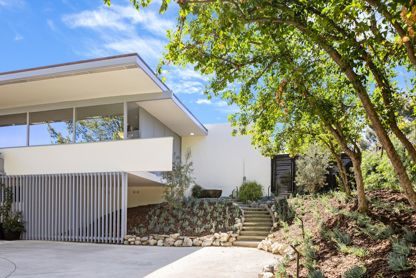 Photo 1 of 10 in A Landmark Neutra Home Hits the Market for $3.3M in ...