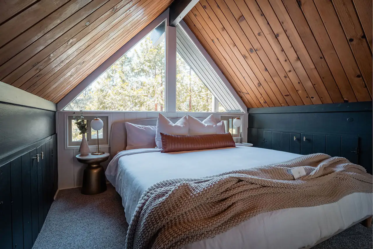 A Cozy Cabin in Southern California Conceals a Screening Room Fit for ...