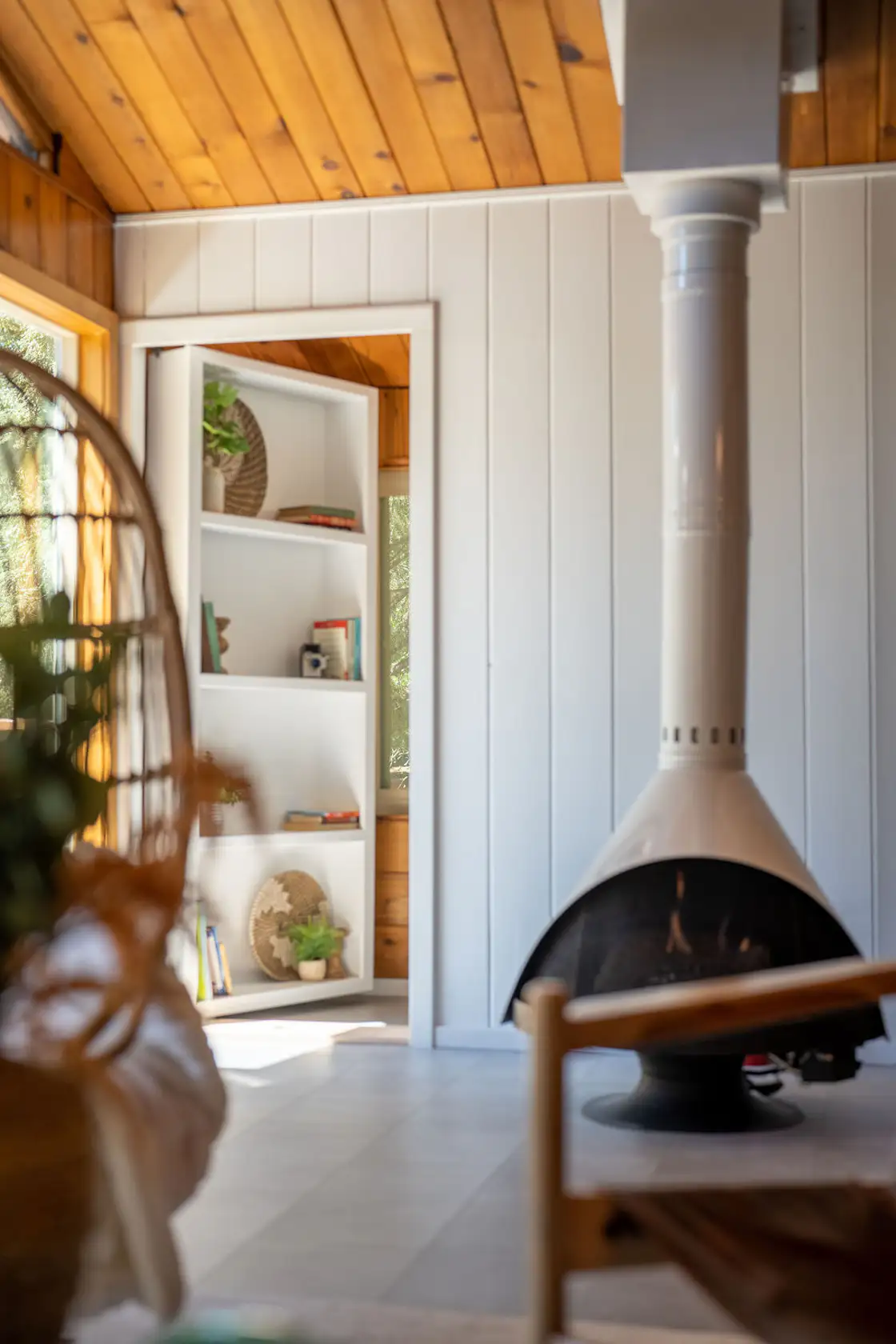 A Cozy Cabin in Southern California Conceals a Screening Room Fit for ...
