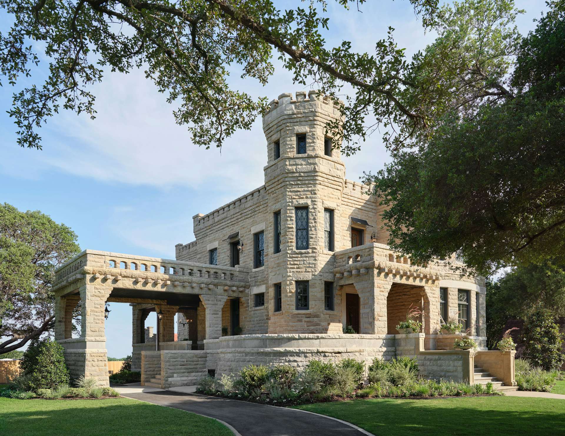 Photo 1 Of 5 In Chip And Joanna Gainess Latest “fixer Upper” Is Lovely
