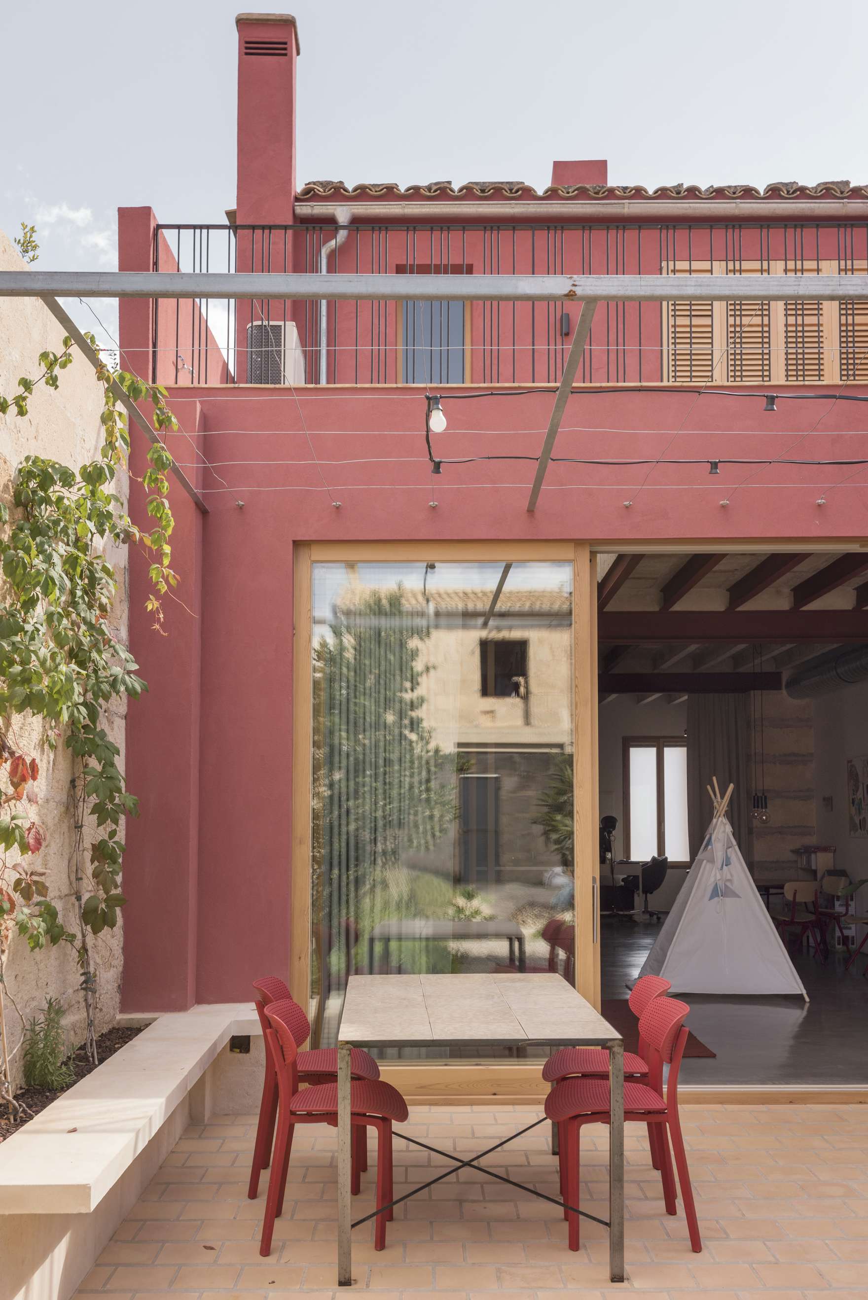 Photo 15 of 16 in Marés Stone Meets Playful Color at This Apartment ...