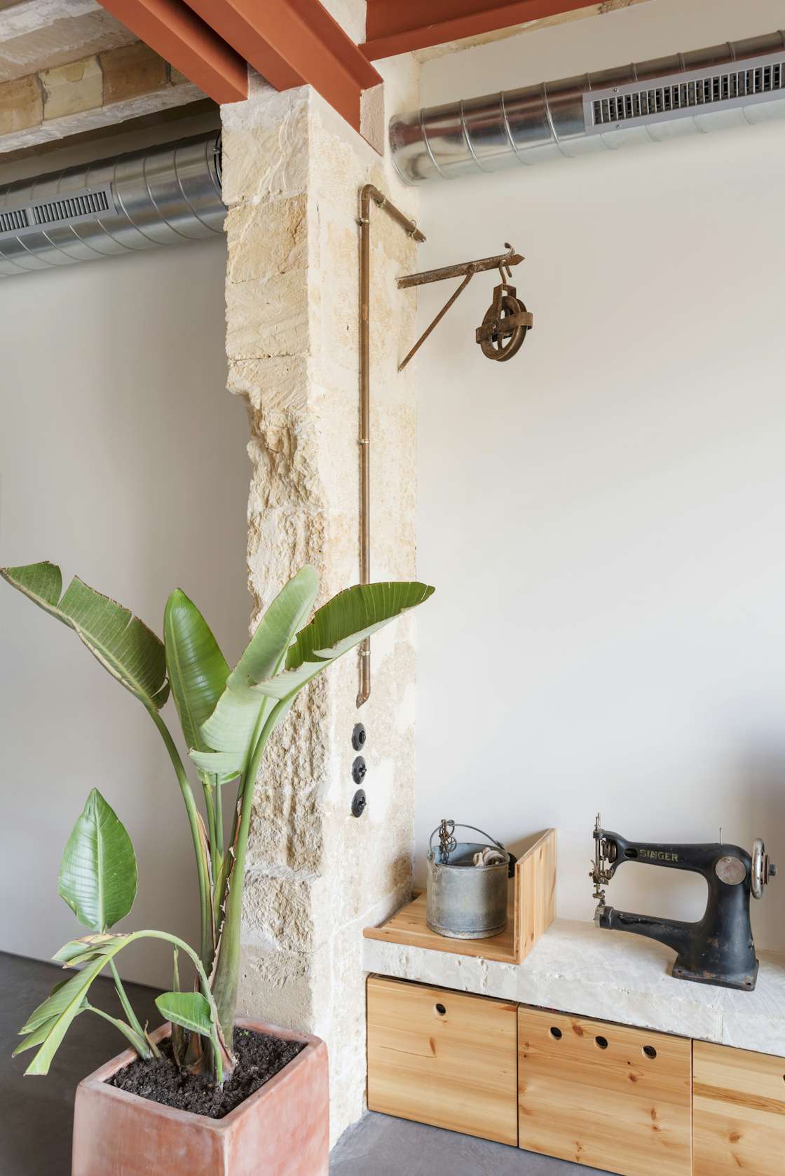 Photo 8 of 16 in Marés Stone Meets Playful Color at This Apartment ...