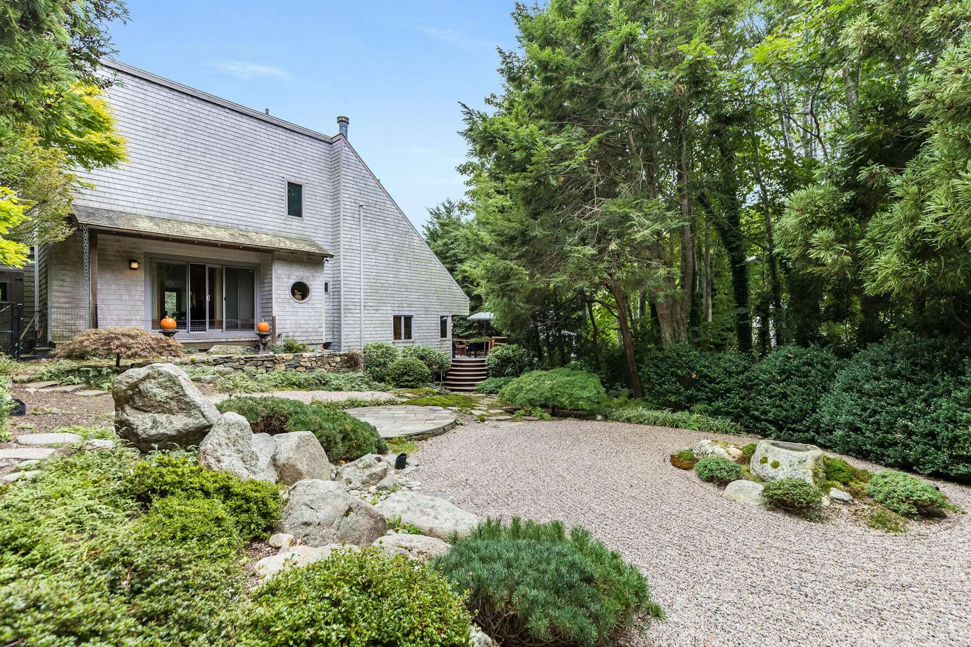 A Spruced-Up ’70s Cabin Hits the Market for $995K in Cape Cod - Dwell