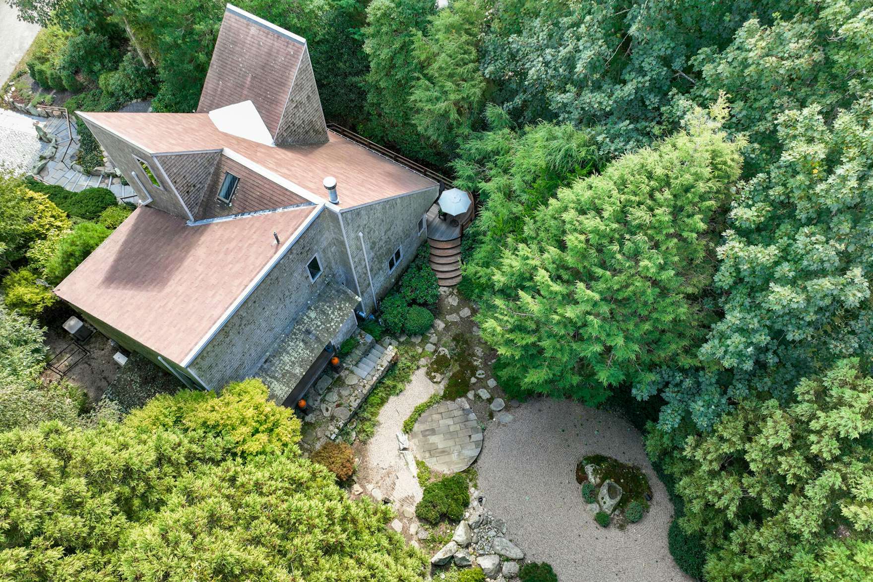 A Spruced-Up ’70s Cabin Hits the Market for $995K in Cape Cod - Dwell