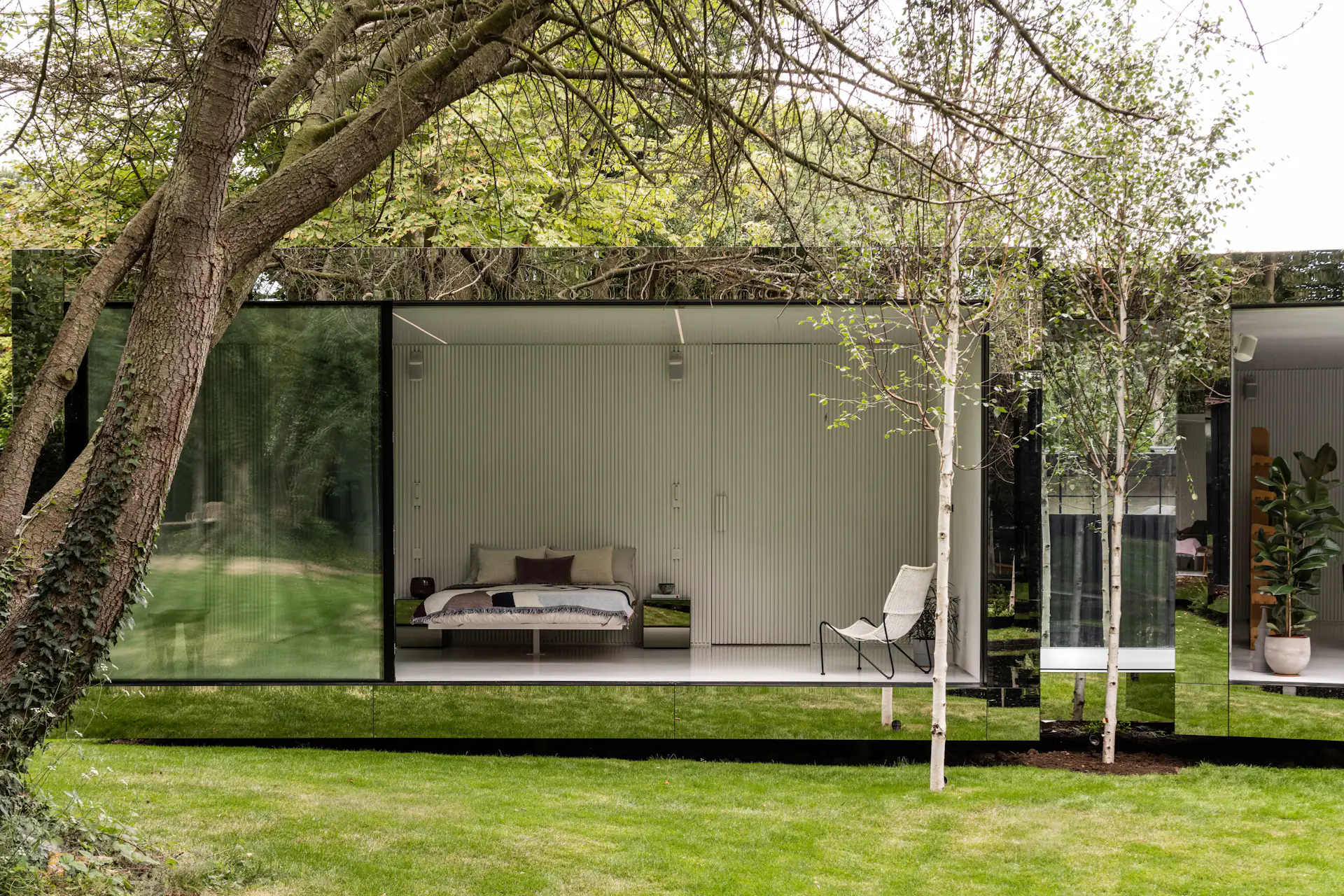 Pounce on This “Invisible House” in England Before It Vanishes Without ...