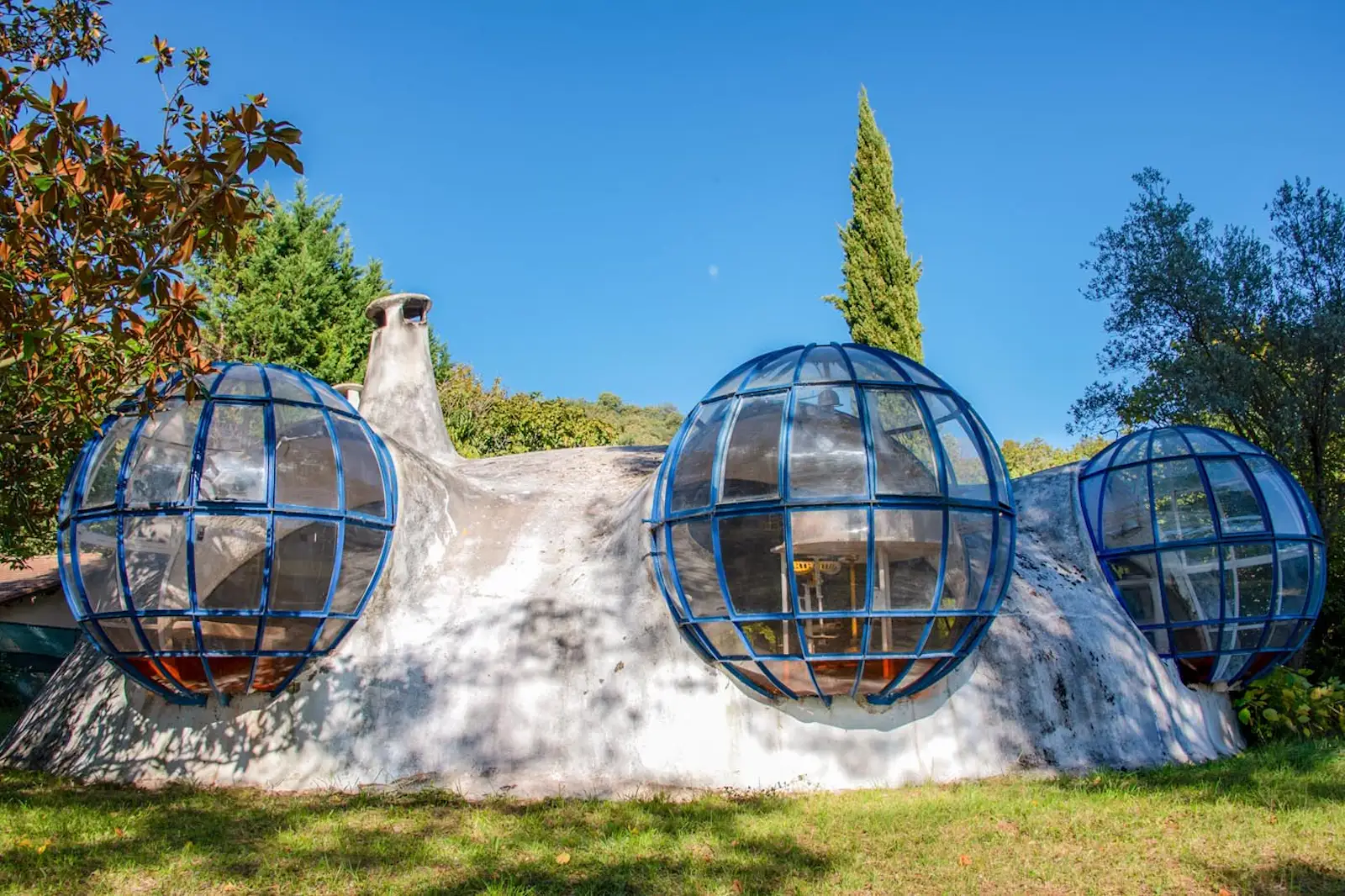 Photo 1 of 9 in A Bubbly Building Fit for a Hobbit Pops Up for €380K in ...