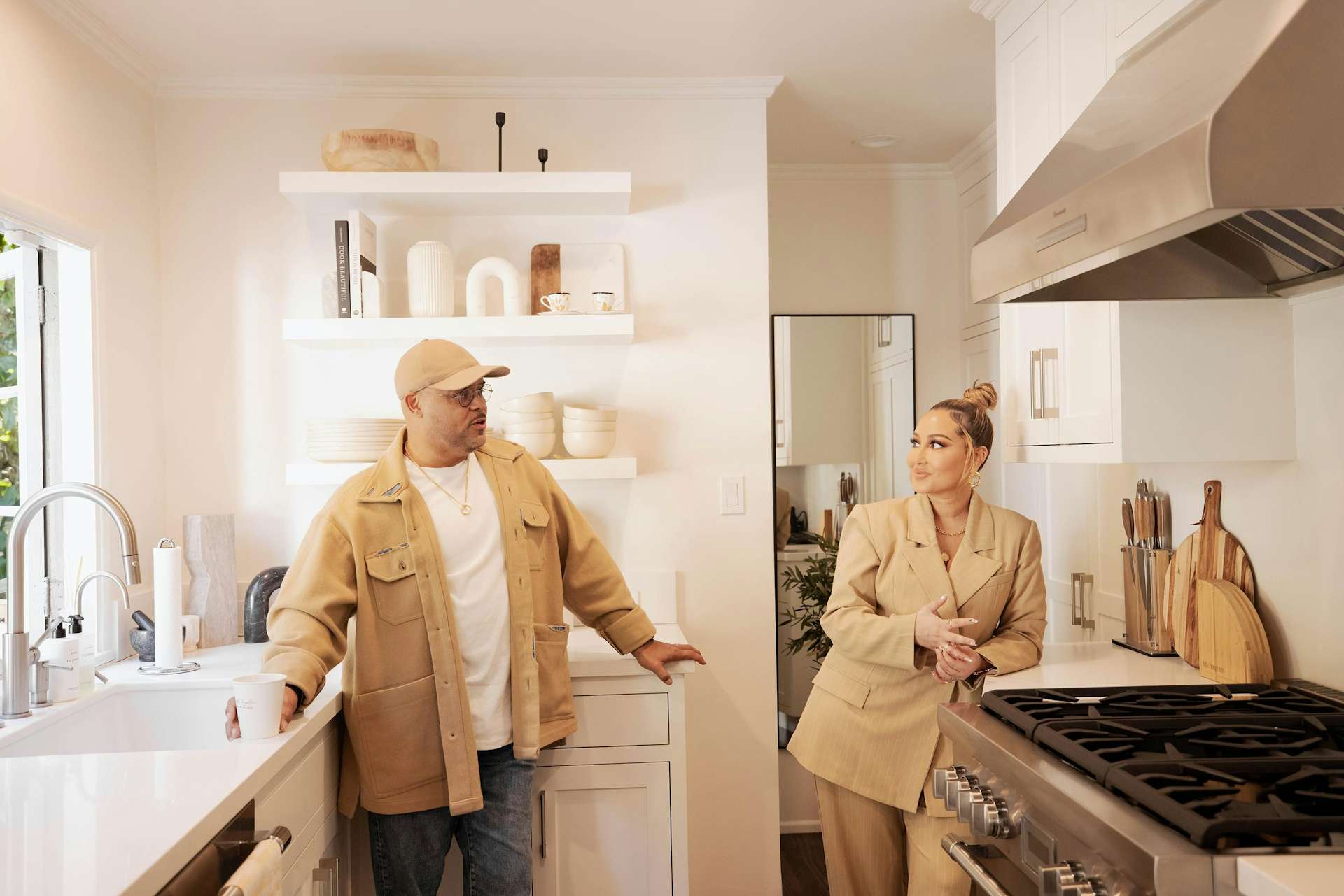 Photo 3 Of 3 In On Mtvs ‘cribs Reboot The Celebrity Homes Are Slightly Less Garish But Still