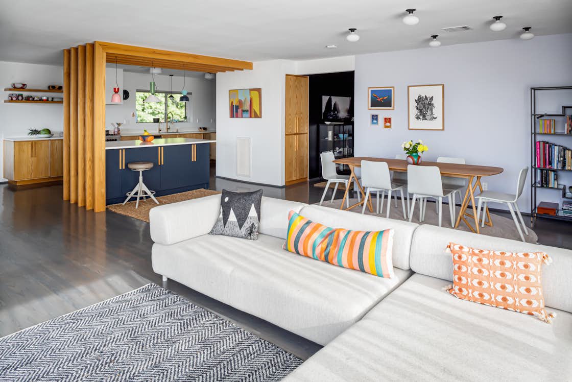 Photo 3 of 11 in A Darling L.A. Midcentury With Views of the Hollywood ...