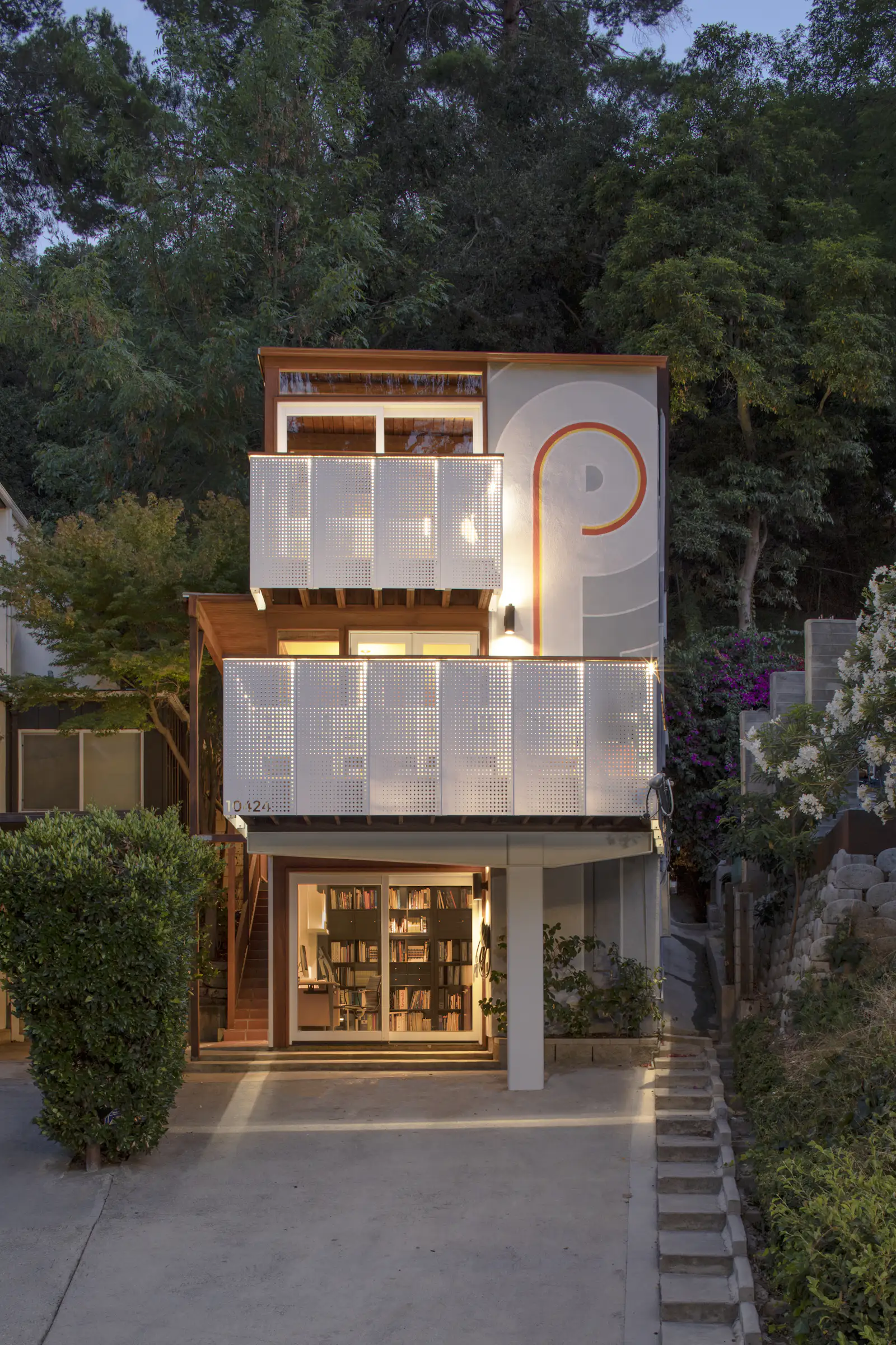Photo 9 of 10 in A Tree House–Inspired Midcentury Home Turns Over a New ...