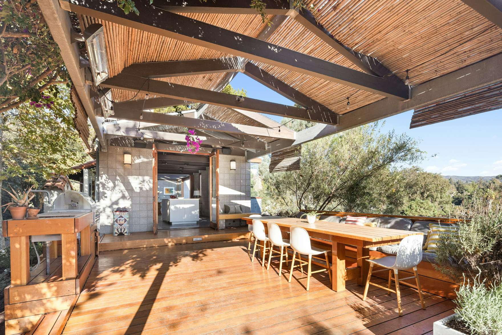 Photo 6 of 10 in A Monumental Home Made of Cinder Blocks and Glass ...