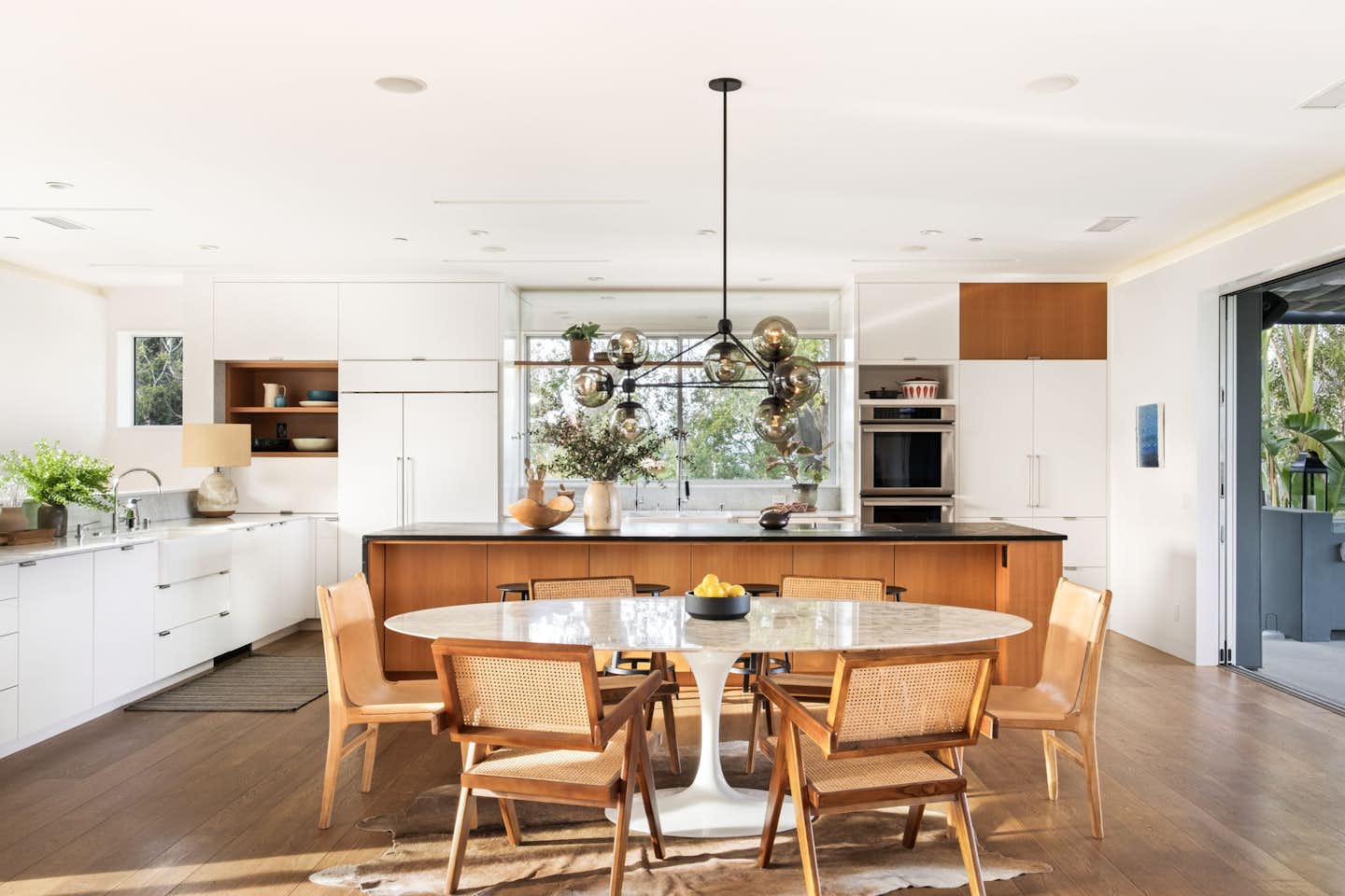 Photo 3 of 11 in This Barbara Bestor Home Caters to Easy, Breezy L.A ...