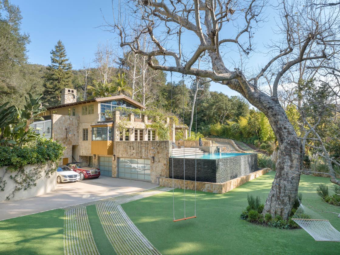 Photo 2 of 11 in J.Lo’s Bel Air Mansion Hits the Market at a Whopping $42M - Dwell