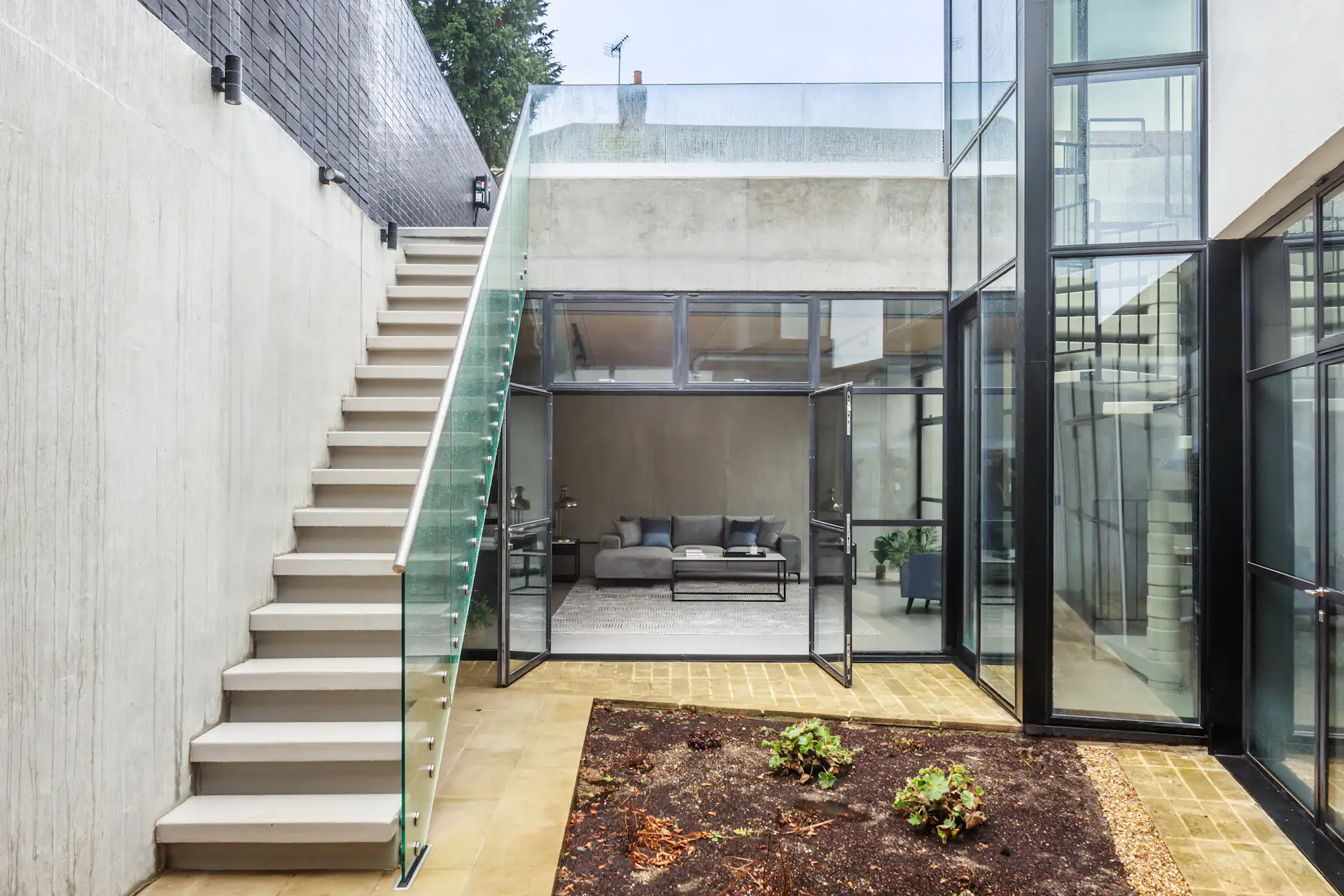 Photo 4 Of 10 In If You Dig Sunken Courtyards And Concrete This 950K photo-4-of-10-in-if-you-dig-sunken-courtyards-and-concrete-this-950k