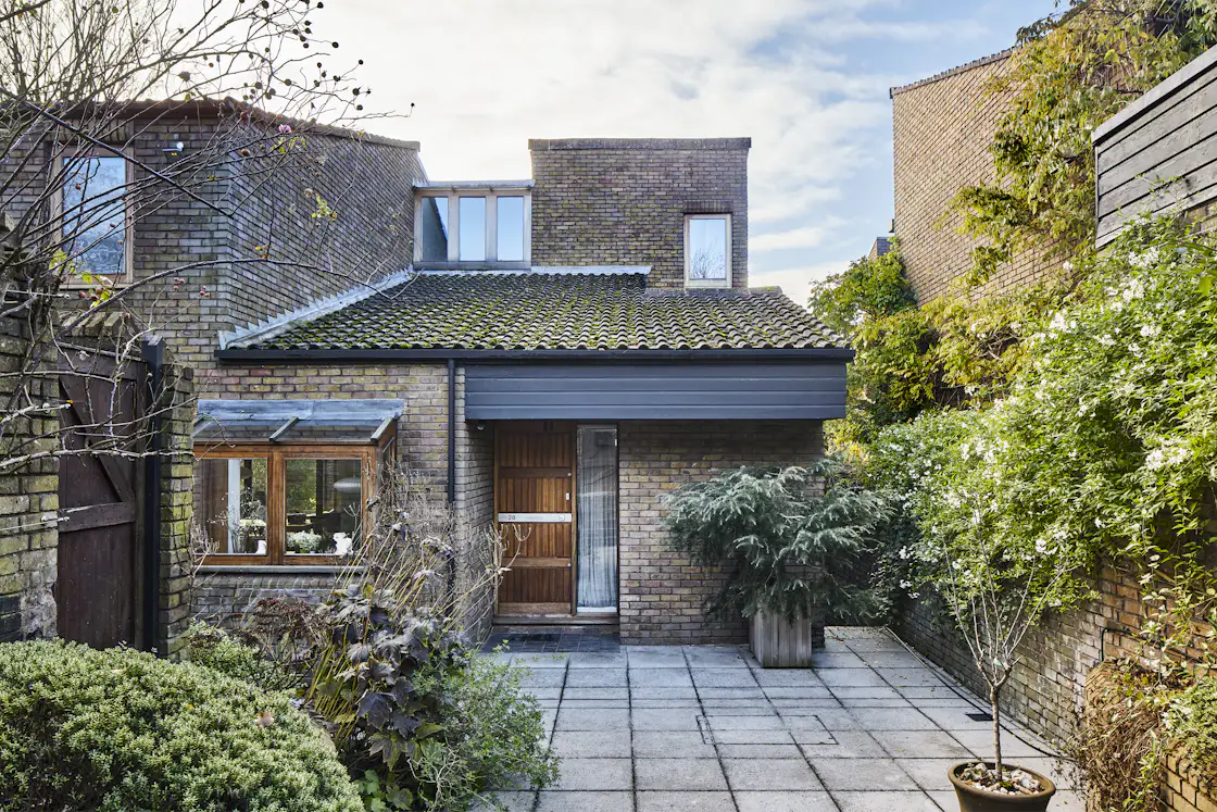 Listed for £5.3M, This Brick Home in London Is Surprisingly Light and ...