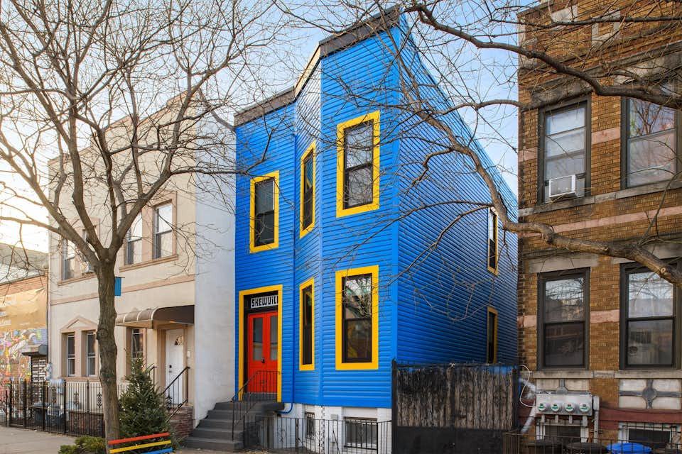 A Brooklyn Artist Infuses Her 1,000-Square-Foot Apartment With Her ...