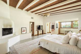 In the Coachella Valley, a Former Equestrian Ranch Seeks $4.4M - Dwell