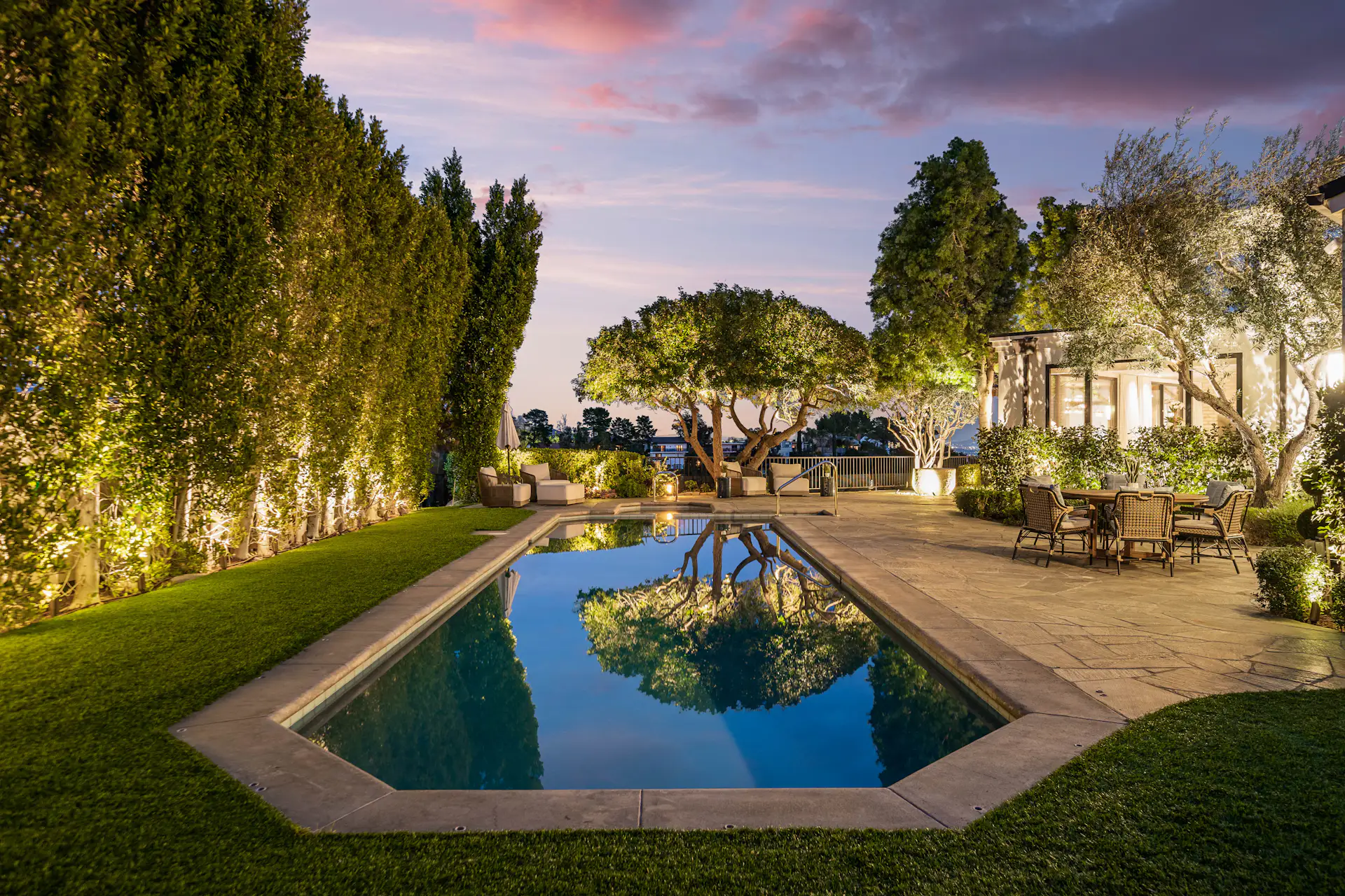 Photo 11 of 11 in Emily Blunt and John Krasinski’s Former L.A. Home ...
