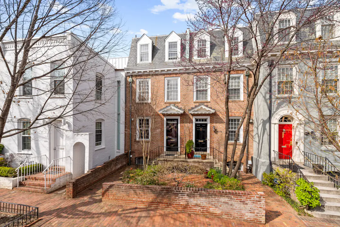 JFK and Jackie Kennedy’s First Home as a Married Couple Lists for $2M ...
