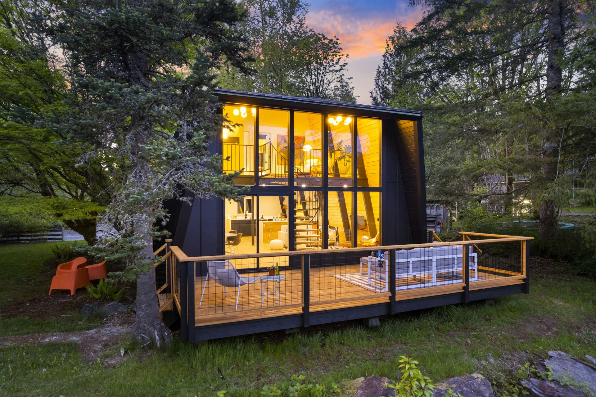 Photo 11 of 11 in Near Seattle, a Matte-Black Midcentury Cabin Lists ...