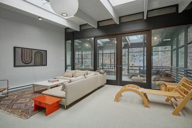 Photo 11 of 11 in This $1.4M Midcentury Near New York City Radiates ...