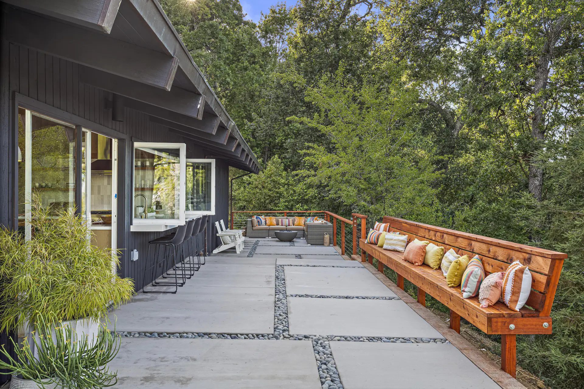 Photo 8 of 11 in A Midcentury Gem Dubbed the “House of Balconies” Lists ...