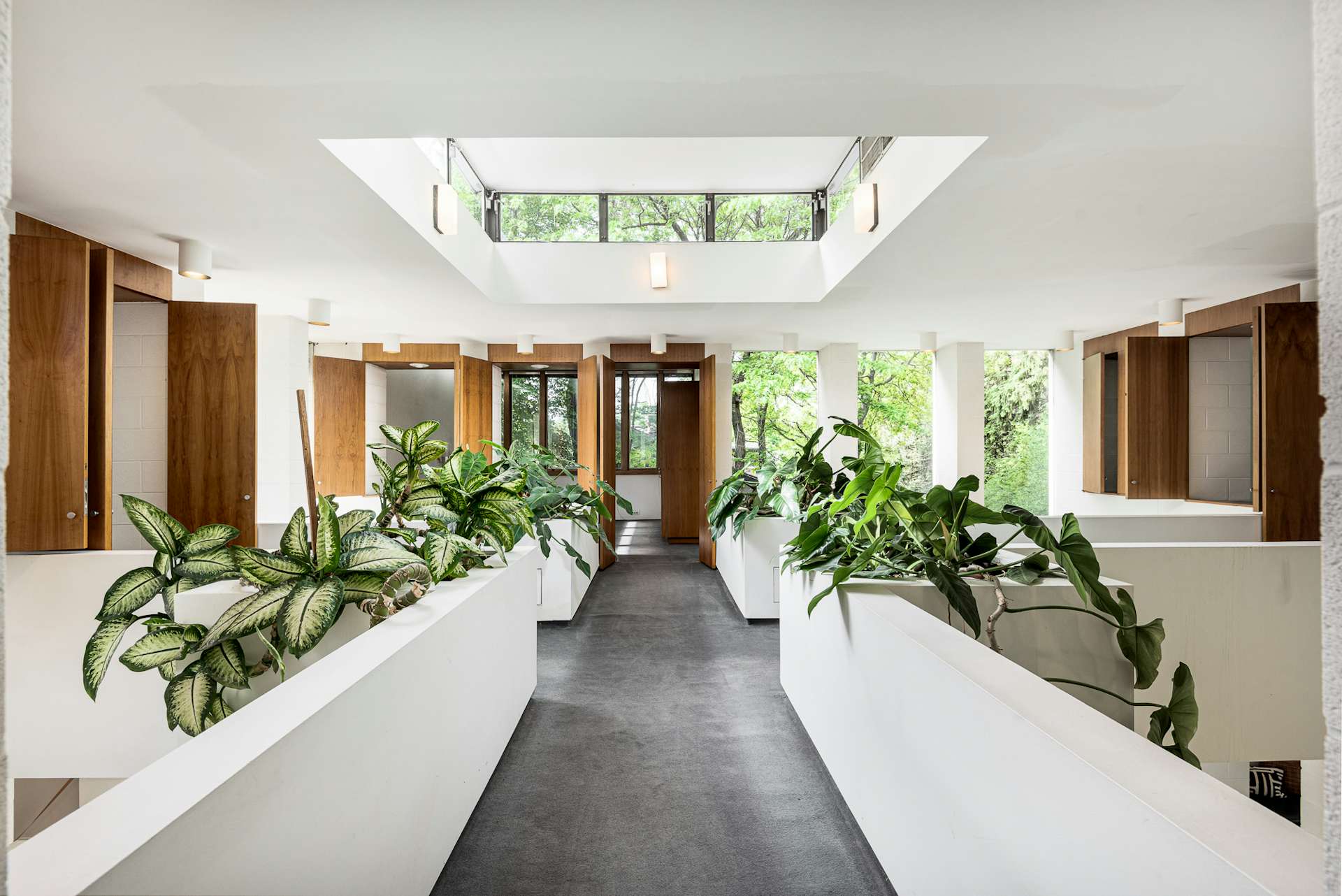 In Denver, a “Floating” Midcentury Home Lists for the First Time at $2 ...