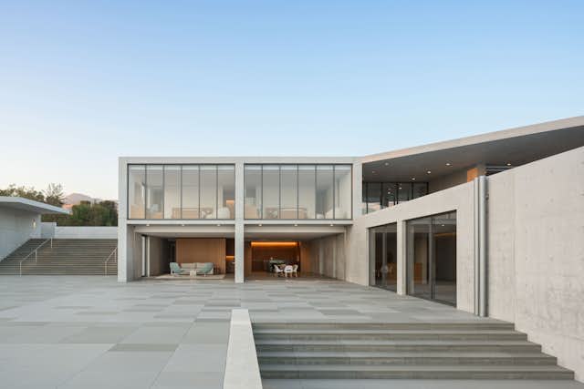 Photo 1 of 12 in Celebrities and Their Starchitects - Dwell