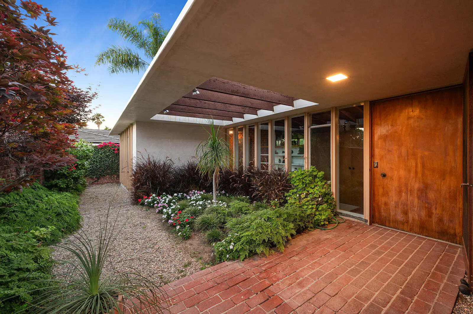 Photo 3 of 11 in John Lautner’s Legendary Alexander House Hits the ...
