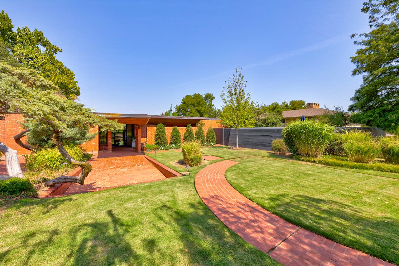 One of Oklahoma City’s Most Extraordinary Midcentury Homes Seeks $1.4M ...