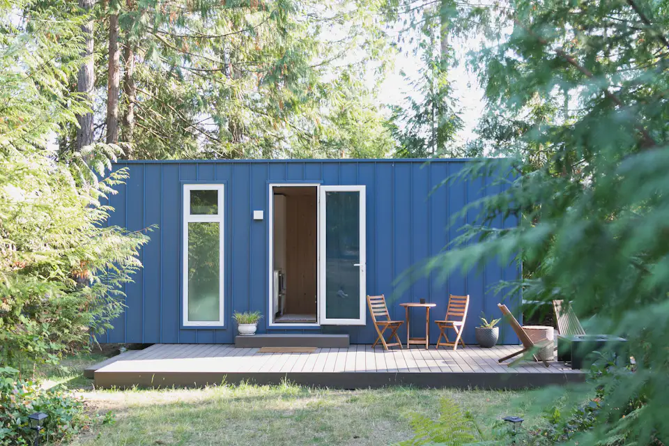 Prefab Builder Aux Box Makes Preciously Small Backyard Homes and ...