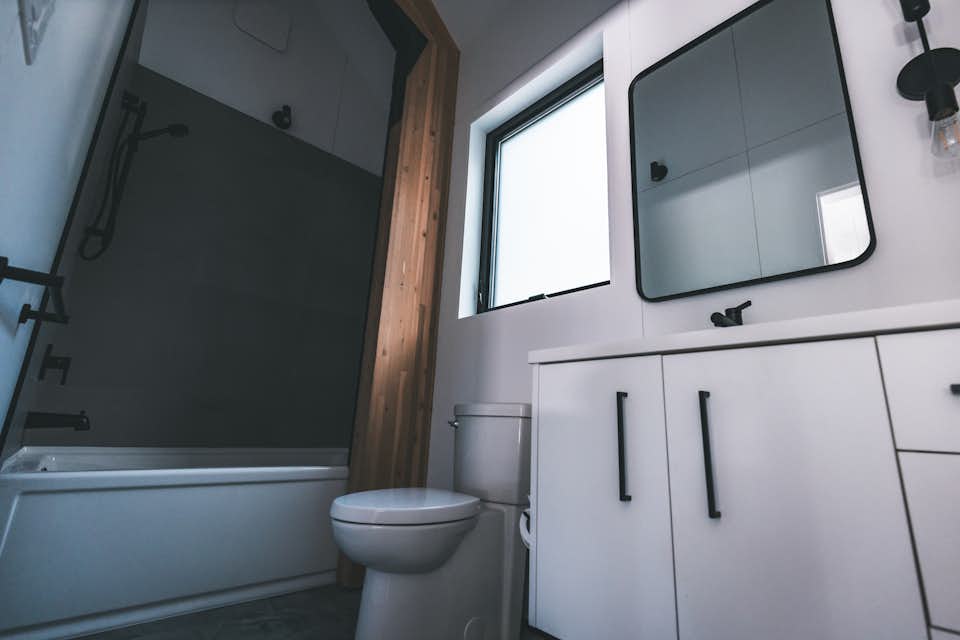 Prefab Builder Blend Projects Makes Tiny Cabins and Full-Blown Homes ...