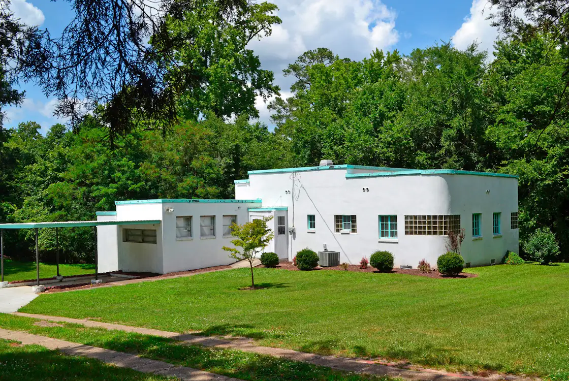 Photo 2 of 4 in Azurest South: The Virginia Home Where a Pioneering ...