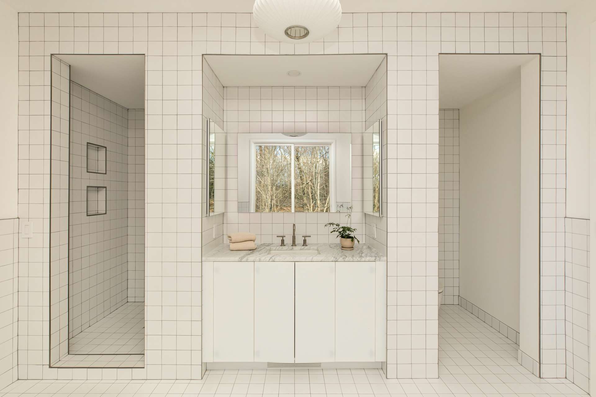 Photo 9 of 10 in In Upstate New York, a Crisp, Cuboid Home Seeks $2.9M ...