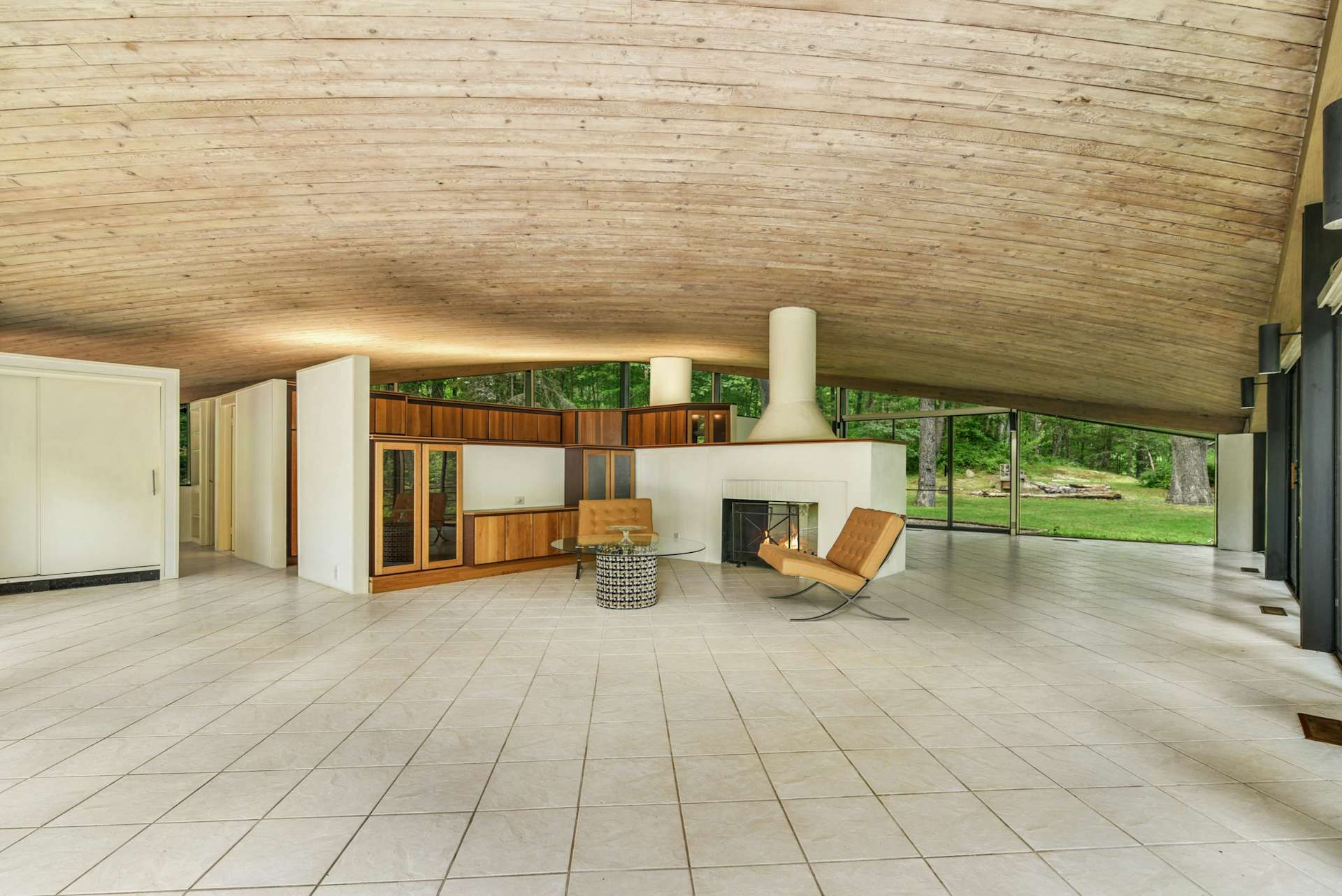 Photo 3 of 6 in The Iconic Evans House Lands Back on the Market for $2 ...