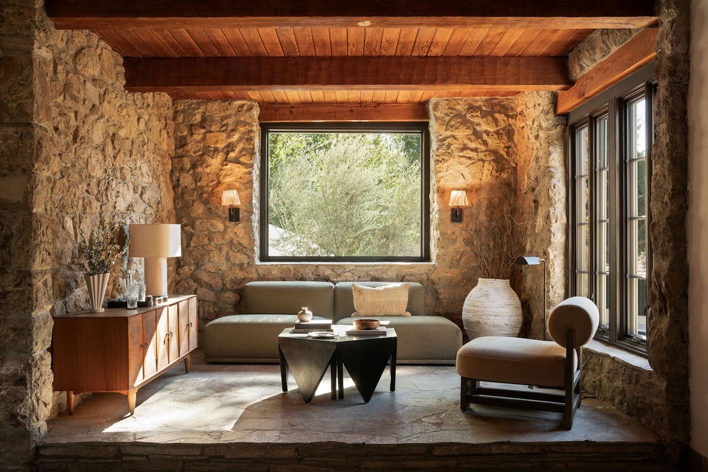 Photo 6 of 10 in In Beverly Hills, a Spanish-Style Home With English ...