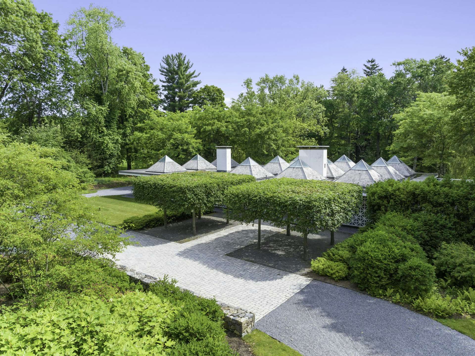 Photo 2 of 8 in Edward Durell Stone’s Celanese House Hits the Market ...