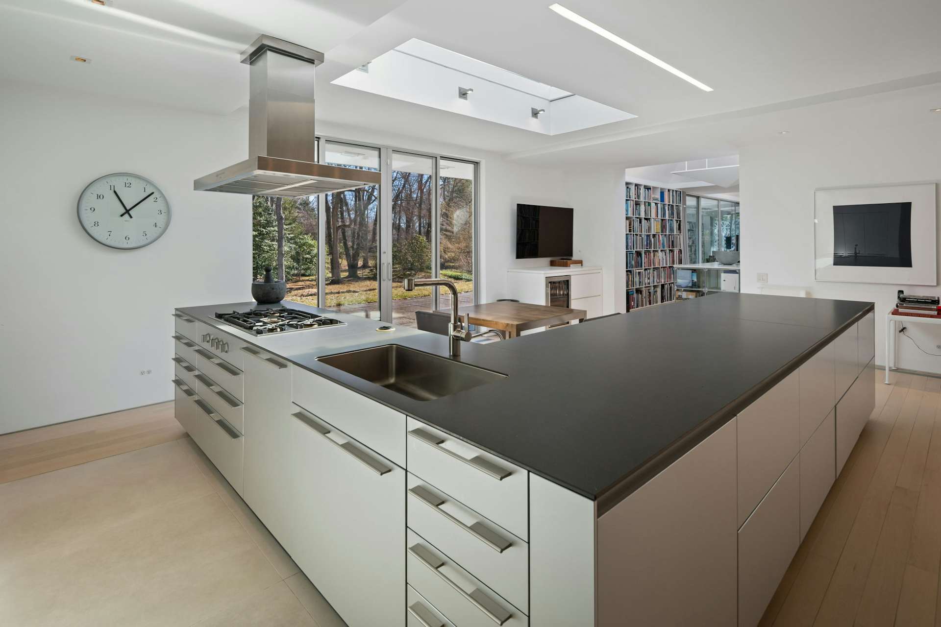 Photo 6 of 8 in Edward Durell Stone’s Celanese House Hits the Market ...