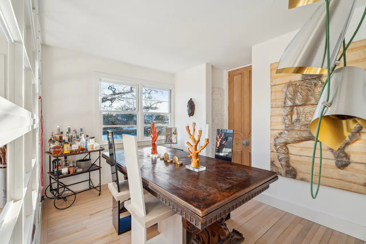 Photo 4 of 9 in In the Hamptons, a Waterfront Cottage Hits the Market ...