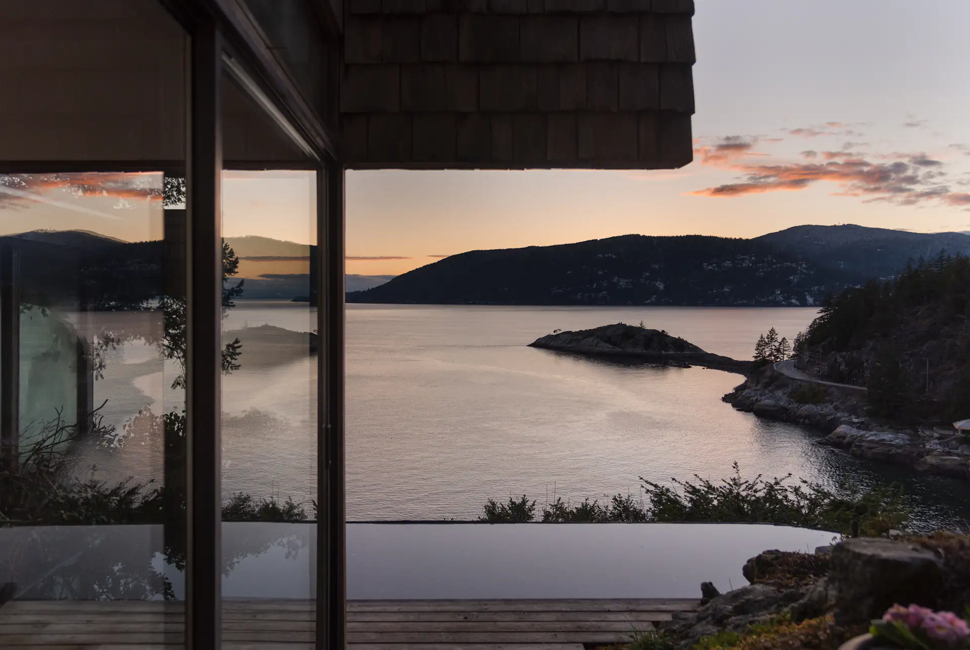 Photo 10 of 10 in In West Vancouver, Architect Barry Downs’s Cliffside ...