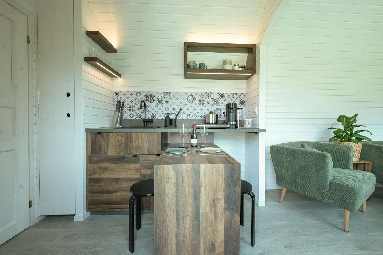 Photo 9 of 11 in Arched Roofs and Shingle Cladding: Iglucraft’s Tiny ...