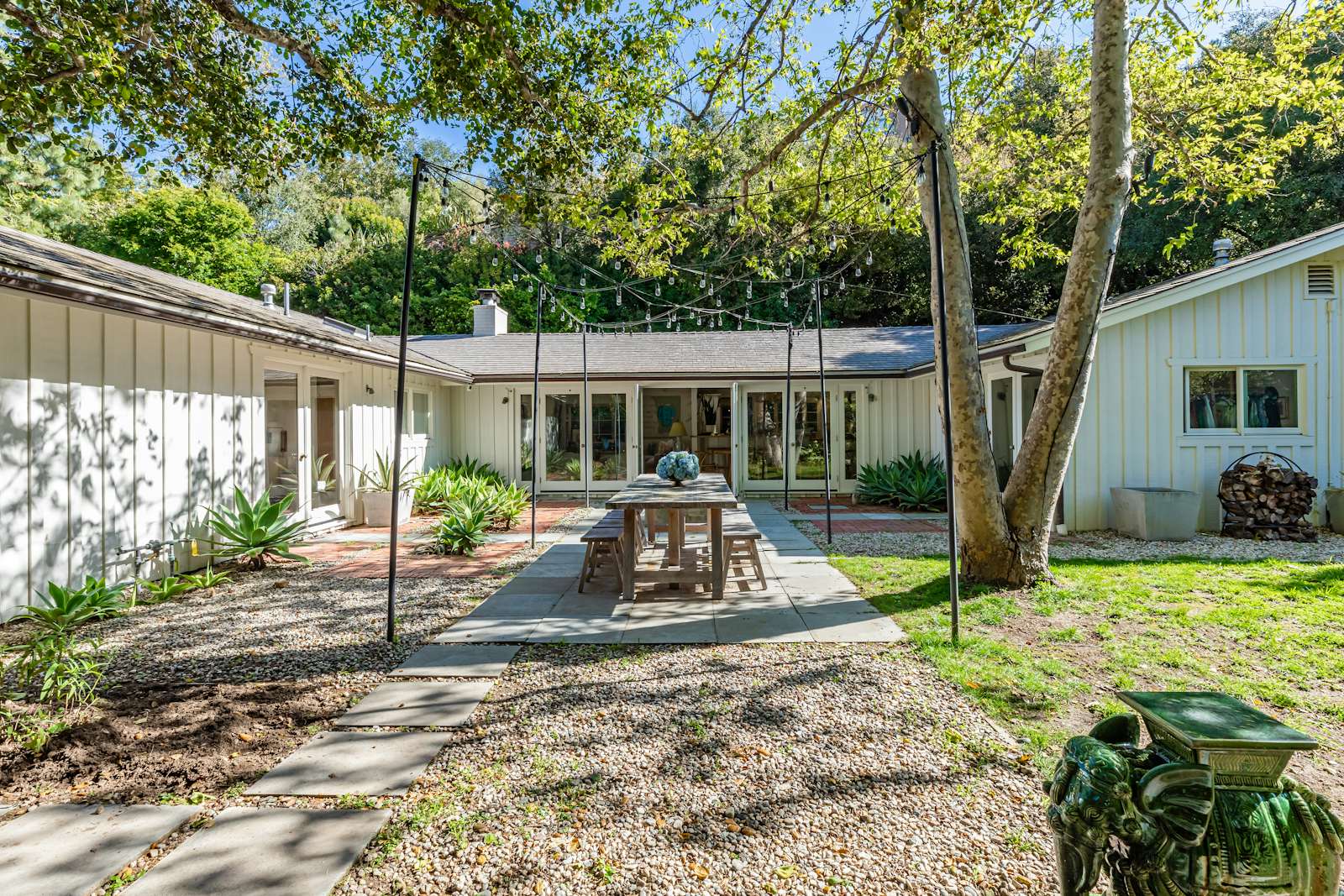 Photo 9 of 9 in This $7M Cliff May Ranch House in the Pacific Palisades ...