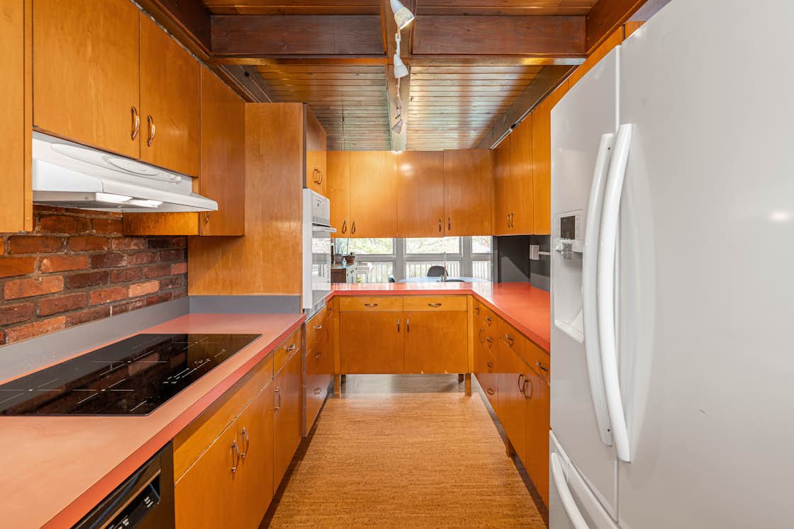 Photo 5 of 10 in Blink and You’ll Miss This $325K Midcentury Time ...