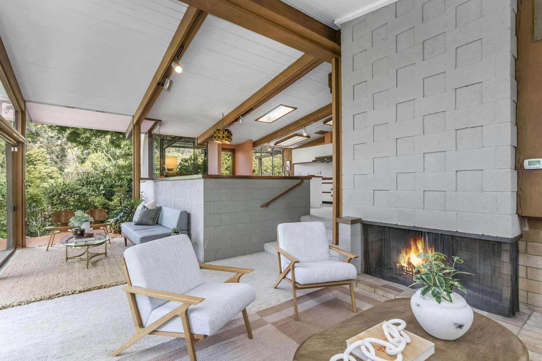 Photo 3 of 8 in In Los Angeles, an Iconic Midcentury by A. Quincy Jones ...