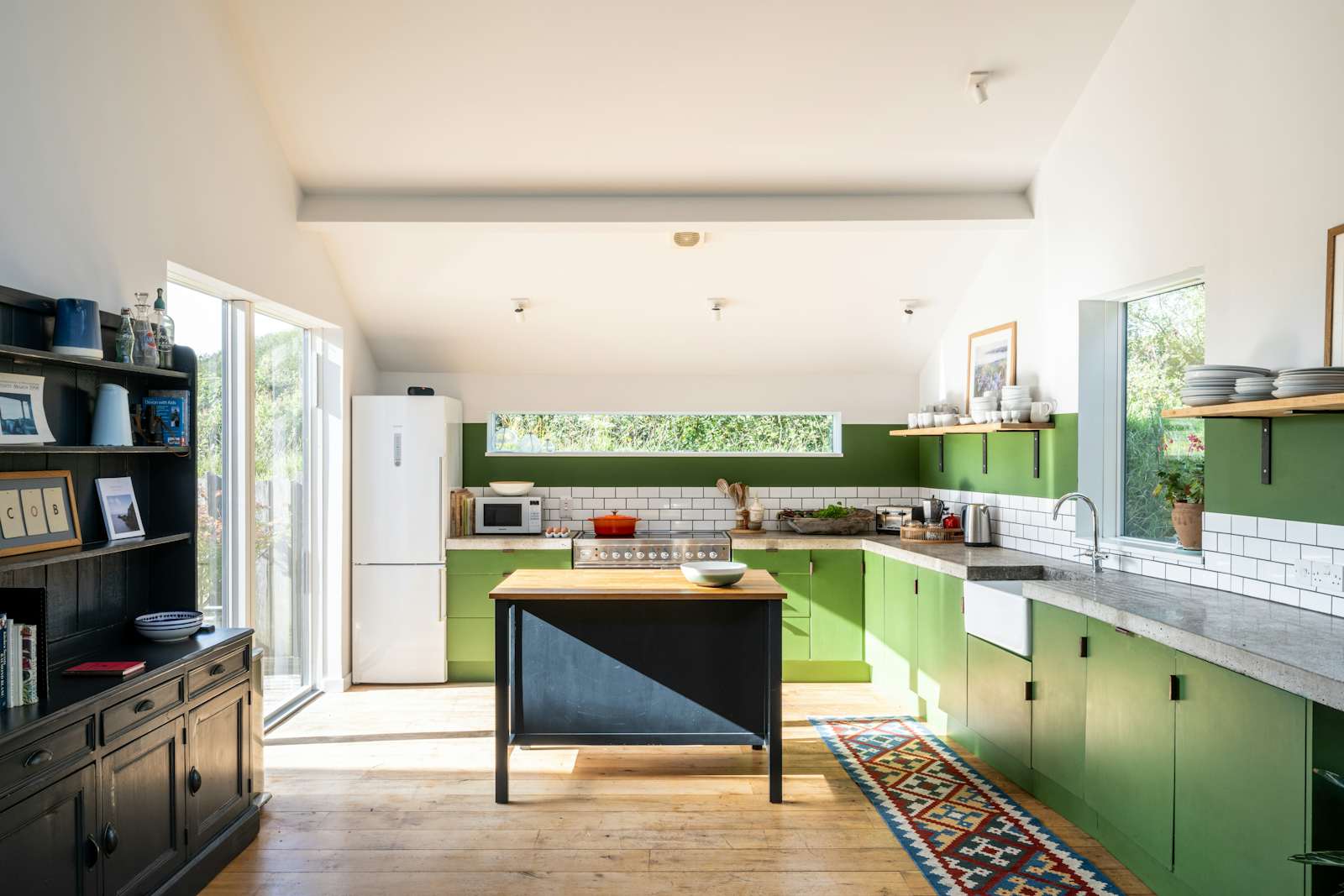 Photo 4 of 8 in Three Lovingly Restored Farmhouses in the British ...