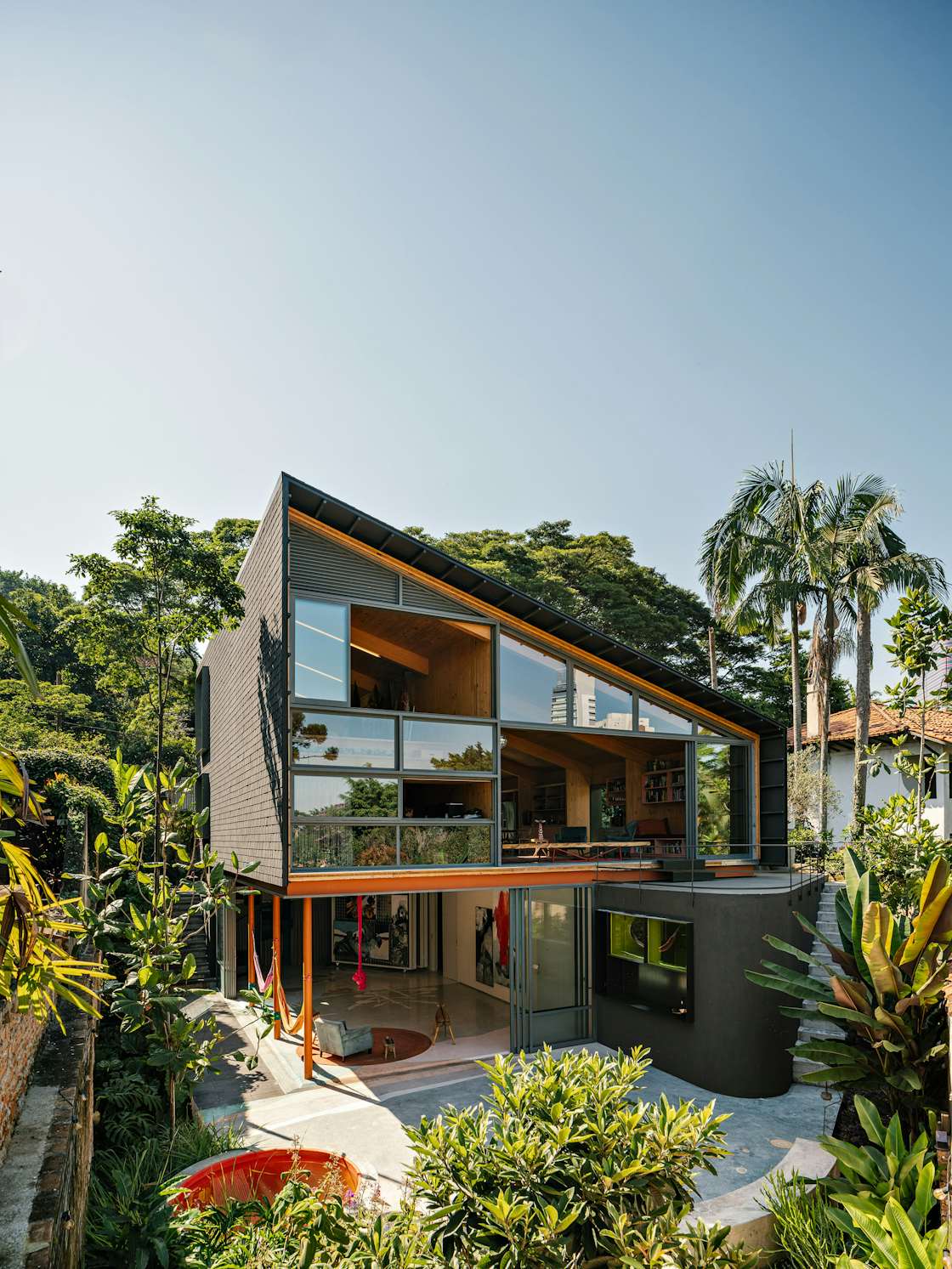 Photo 13 of 19 in In São Paulo, an Architect’s Geometric Family Home ...