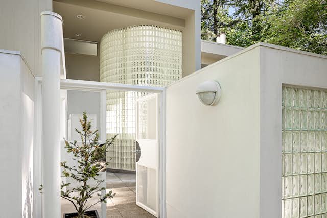 Photo 2 of 13 in The ’80s Are Alive and Well in This Pristine Glass ...