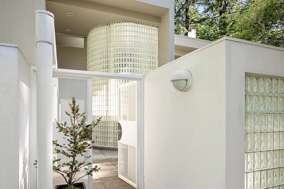 Photo 2 of 13 in The ’80s Are Alive and Well in This Pristine Glass ...