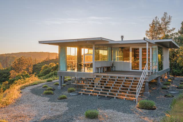 Photo 1 of 11 in This $975K Off-Grid Prefab in Northern California ...