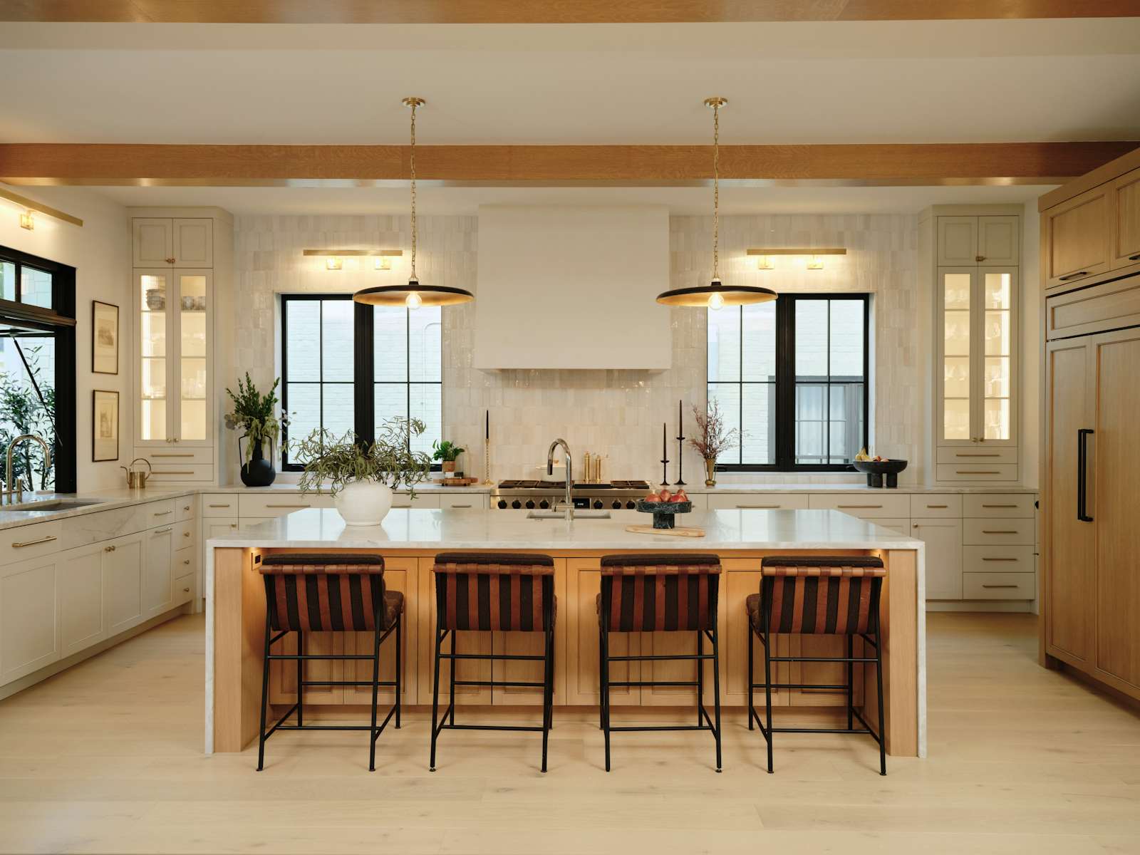 Photo 12 of 13 in This Home’s Whole Design Hinged on a Servery Window ...