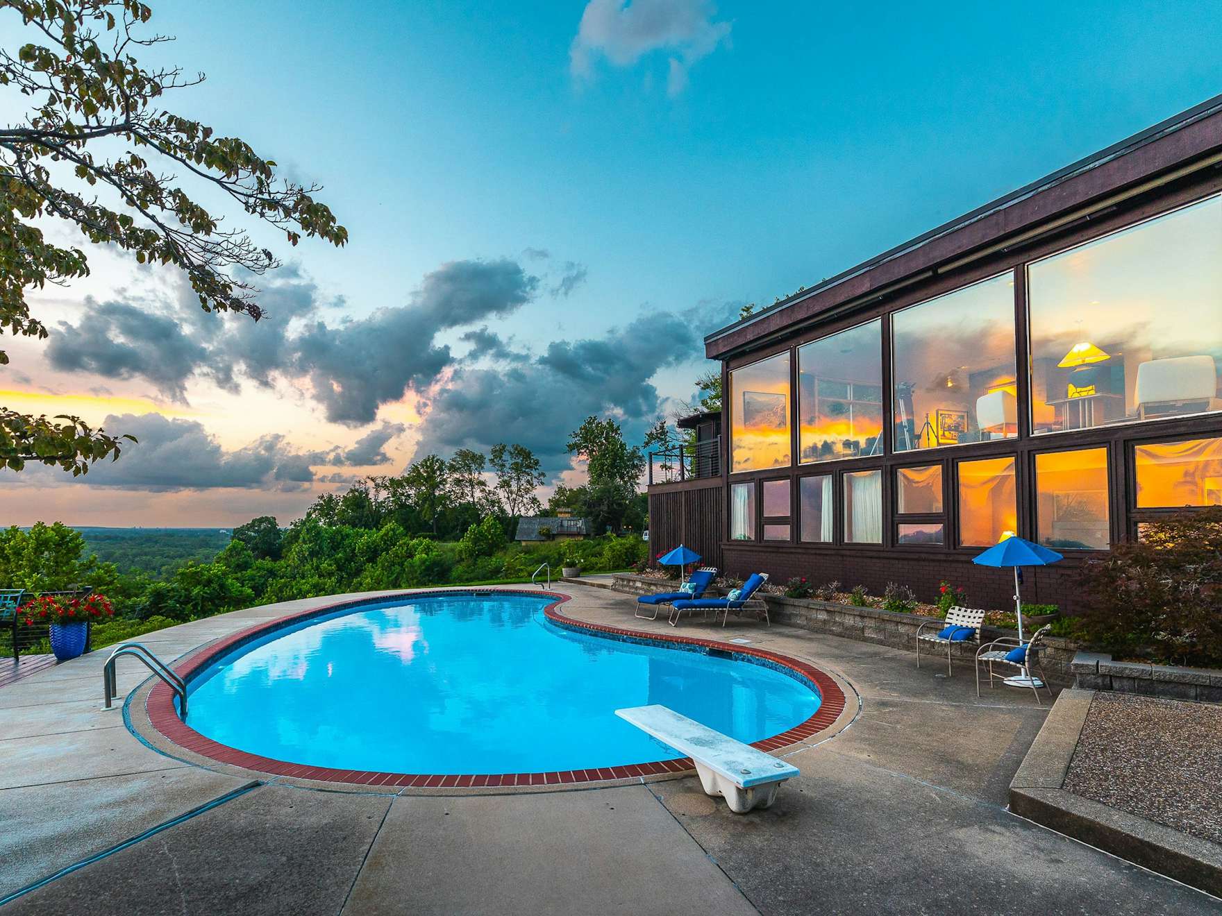 Photo 11 of 11 in Asking $2.5M, This Midwest Midcentury Has Ties to Frank Lloyd Wright - Dwell